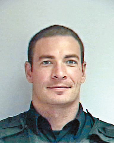 警员骑摩托车下班撞车亡 遗下两幼儿_无忧资讯