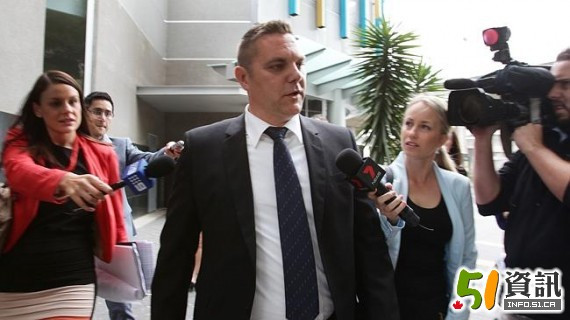 多大数学系女留学生持菜刀攻击男教授_无忧资讯