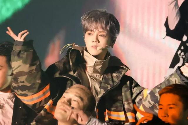 王思聪直播帝国崩塌，连年亏损曾花2亿挖女团_无忧资讯