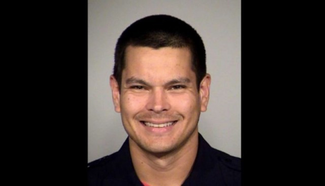 给流浪汉吃狗屎三明治的警察竟然安然无事？_无忧资讯