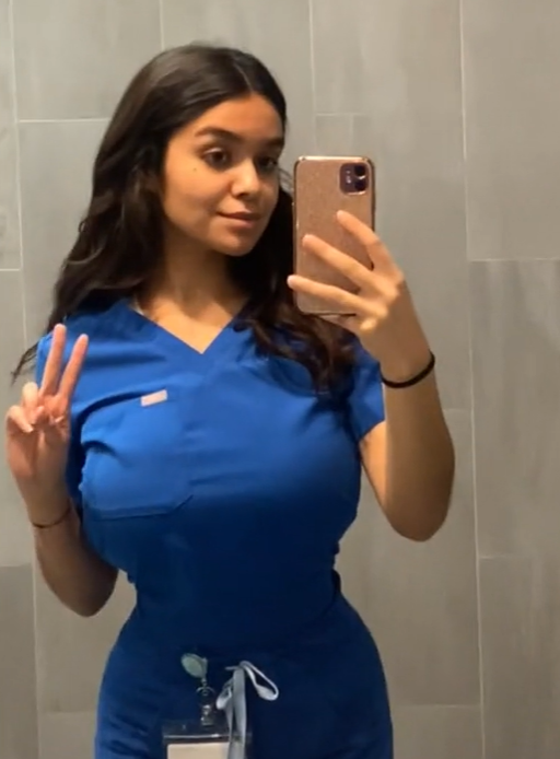 22岁性感护士被网友狂喷！医院不是你炫耀身材的地方！_无忧资讯