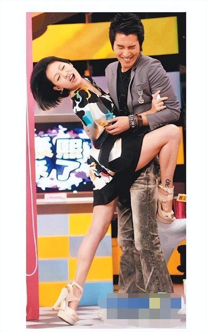 姐妹同侍"黑道干爹" 大小S成名之路好刺激 -6parkbbs.com