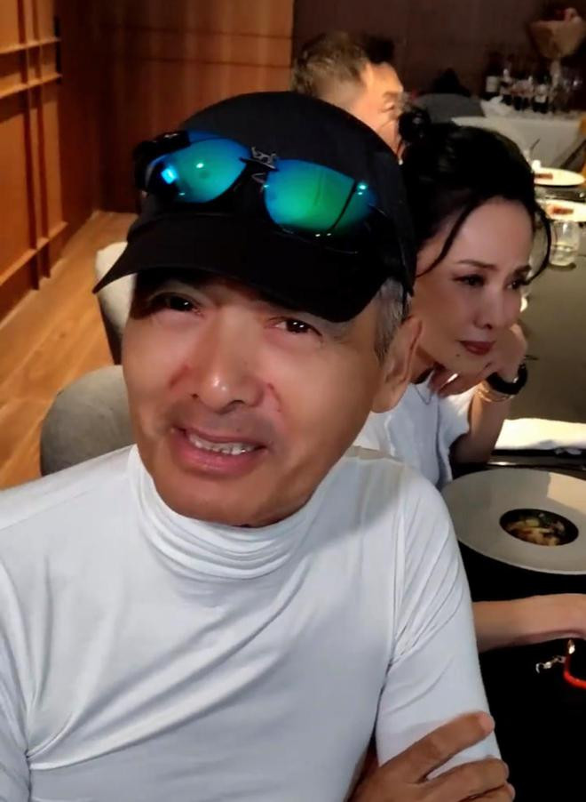 周润发再引争议！与郑裕玲当众亲吻 -6park.com