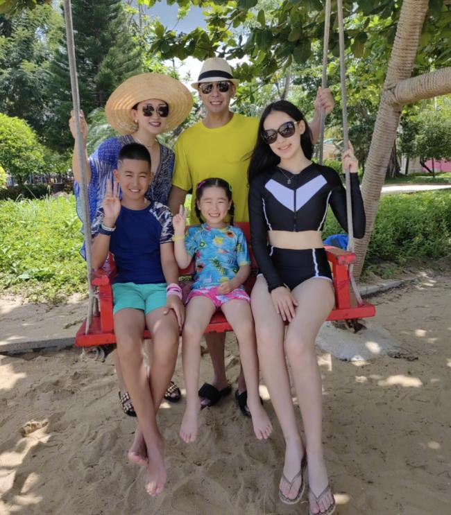 赵文卓夫妇接长女回国 赵紫怡亭亭玉立 -6parkbbs.com