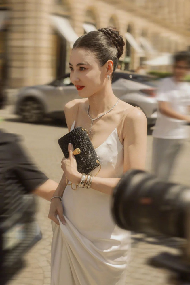 张柏芝瘦好多，深V露背造型超惊艳 -6park.com