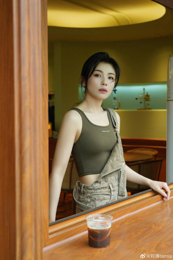 刘涛生日亲吻秦海璐45岁雪肤玉貌如少女 -6park.com