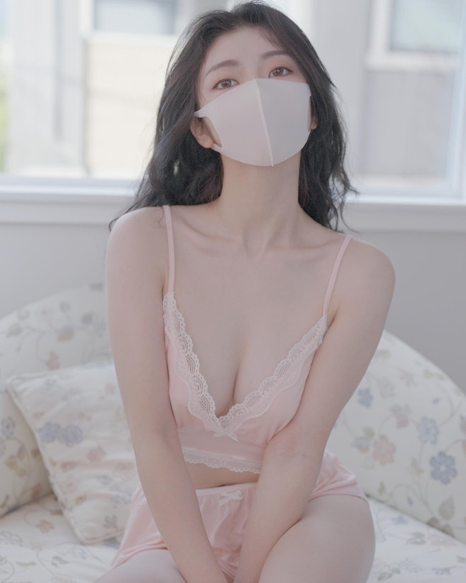 情色女神HongKongDoll真面目曝光！_无忧资讯