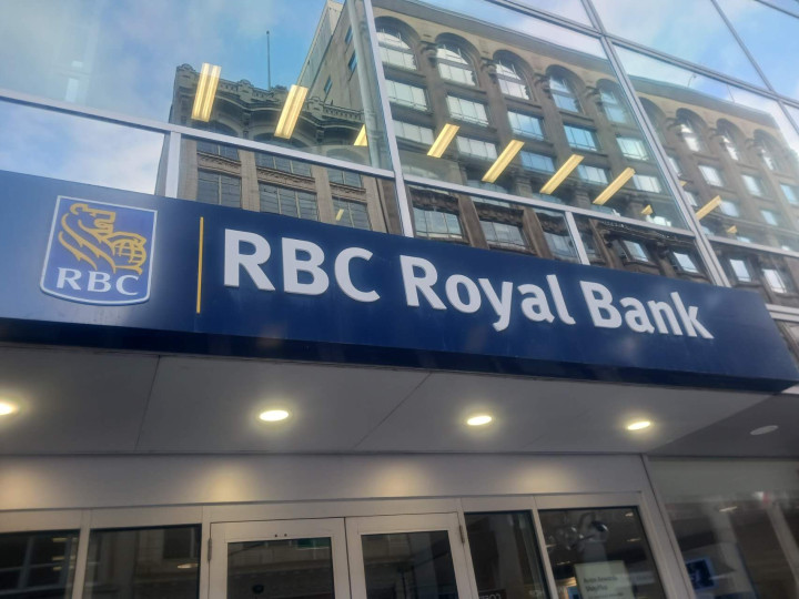 人均负债为美国3倍！RBC警示限制移民未来三年重挫加拿大 - 时事新闻 - 温哥华天空 - Vansky