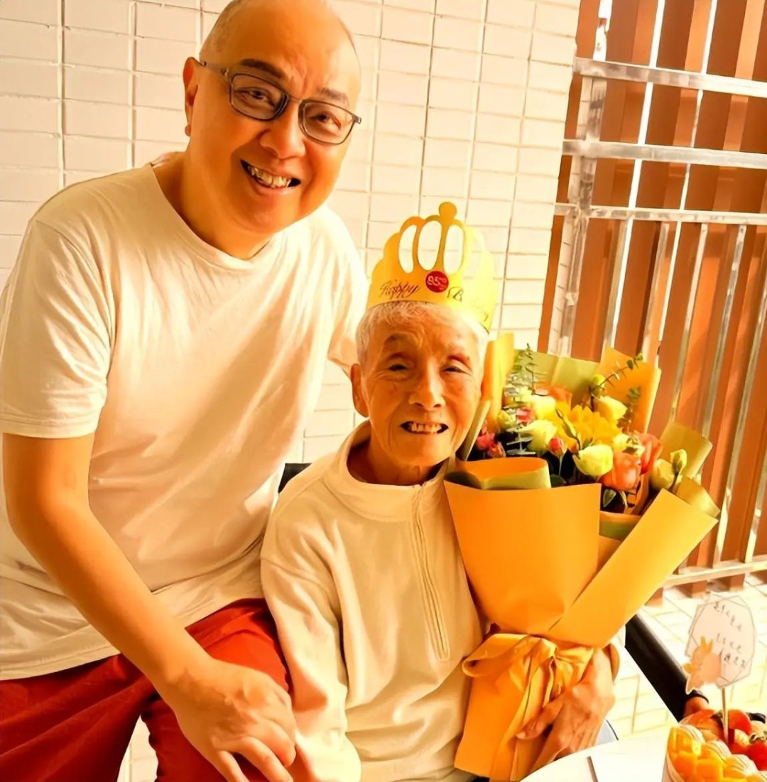 香港知名演员搬入养老院 儿子家中猝死老公早逝_无忧资讯