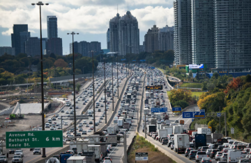 每年通勤三小时？安省公务员恢复五天到岗，引爆大多伦多交通混乱_无忧资讯